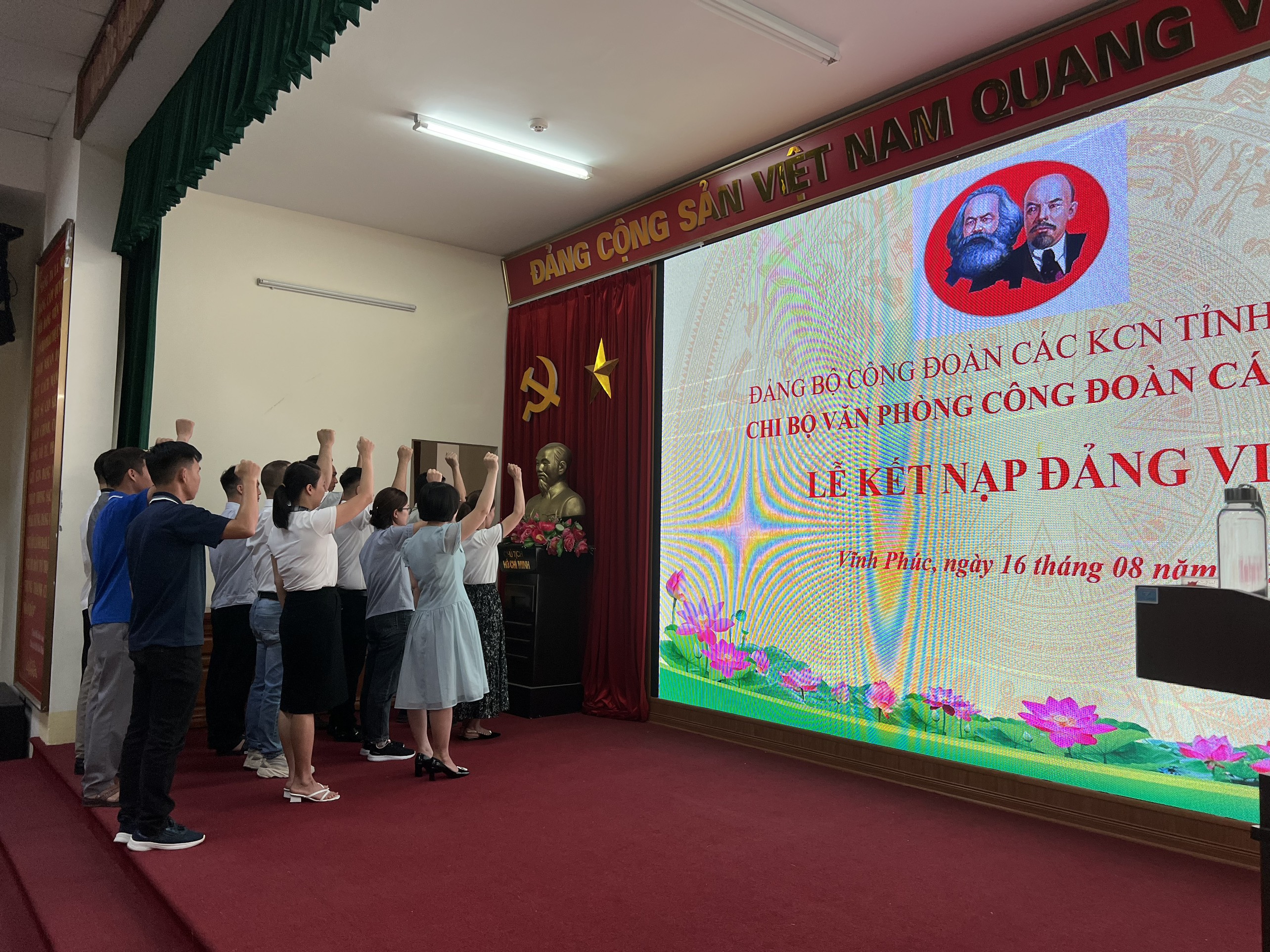 Kết Nạp Thêm 23 Công Nhân Lao động Khu Công Nghiệp Vào Đảng